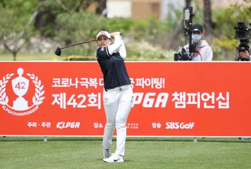 제42회 KLPGA 챔피언십 1R] 코로나19 뚫고 '티 오프'…최혜진, KLPGA 챔피언십 2연패 시동:뉴스쉐어 NewsShare - 시대를 이끄는 새로운 정론!