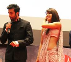 [17th BIFF] 부산영화제를 찾은 인도영화 ‘바르피’ 여배우의 늘씬한 각선미:뉴스쉐어 NewsShare - 시대를 이끄는 새로운 정론!