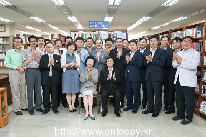 송기진 광주은행장, 소장도서 500여권 동신대 도서관 기증:온투데이 #http://ontoday.kr