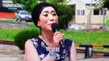 인기 트로트 '줌마렐라' 가수 박승희, KBS 6·25 특별기획 '만남의 강은 흐른다' 일일 리포터 변신:월드스타