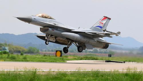 한미 공군, KF-16 4대·F-16 3대 한미동맹 70주년 기념 로고 부착:월드스타