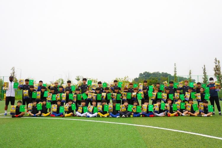 충남아산FC, 유소년 축구팀에 '성장을 위한 작은 습관' 킥오프 훈련일지 기부:온아신문--http://www.onanews.net/